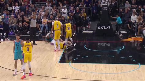 Patrick Beverley Pushes Deandre Ayton Pat Bev Pushed Ayton 😳😳 By Bleacher Report