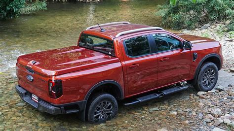 ฝาครอบรถกระบะ Maxcover Series 2 45° สีเดียวกับรถ Ford Ranger Next Gen 4 ประตู รุ่นมีรีโมท