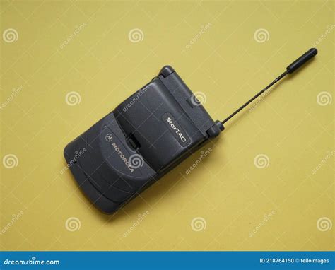 Vintage Motorola Startac Mobile Phone Editorial Image Image Of Antenna Design 218764150