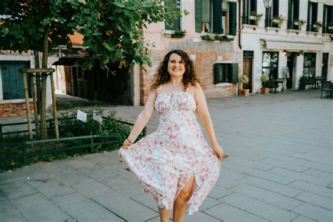Mastering Poses For Pictures Top Tips For Stunning Photos Localgrapher