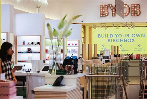 Premium Report 서브스크립션 서비스 열풍 뻔한 정기 배송 서비스 Ai·빅데이터 날개 달고 인기 이용자 절반 6개월 안에 구독 취소 새 경험 제공해야