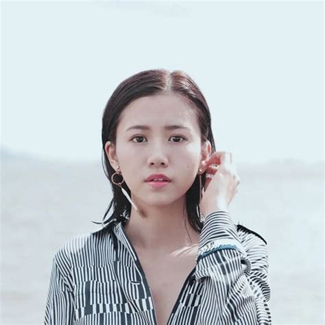 杨偲泳优雅恬静写真照片明星库 陪你看剧情网