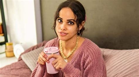 رسالة رومانسية تثير الجدل حول دخول نور عمرو دياب بعلاقة حب جديدة