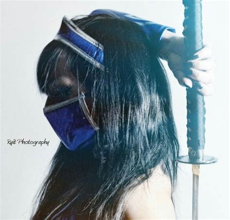 Pin On Kitana Cosplay Kitana Cosplay In Ear Headphones Cat Ear