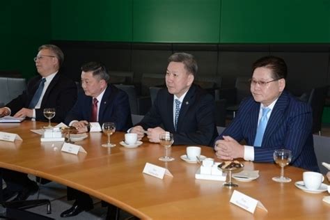 З Энхболдод ХБНГУ ын Гадаад хэргийн байнгын хорооны дарга Н Рёттген бараалхав