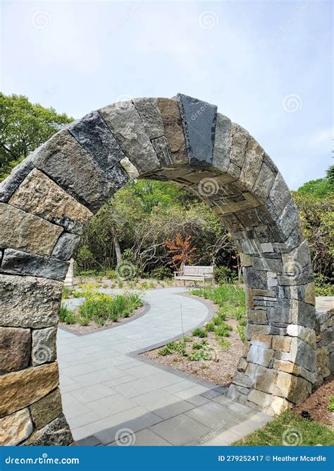 Elementos Decorativos De Jardín De Piedra De Arco Redondeado Con Piedra