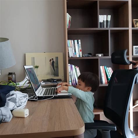 이즈붙임머리 이즈붙임머리 Added A New Photo