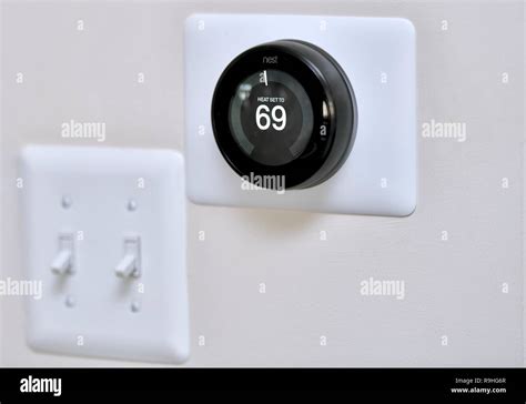 Nest Learning Thermostat Stock Photo Alamy