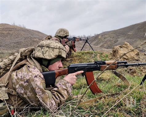 ⚔️Тренування обовязкова складова підготовки Бійці відпрацьовують штурм ворожих позицій