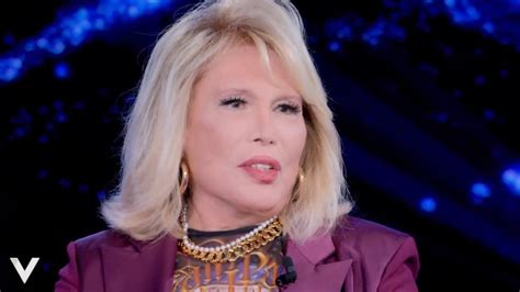 Amanda Lear E Lannuncio A Verissimo “non Ci Rivedremo Per Molto Tempo” Lanostratv