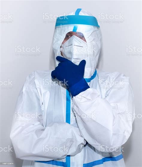 의료 보호복 고글 마스크 장갑을 착용한 의사 바이러스 전염병에 의한 보호 메르스 코로나바이러스 헬스케어 개념 25 29세에 대한 스톡 사진 및 기타 이미지 Istock