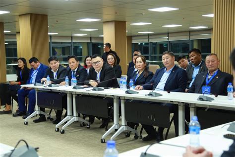 ХҮНС ХӨДӨӨ АЖ АХУЙ ХӨНГӨН ҮЙЛДВЭРИЙН САЙД Ж ЭНХБАЯРТАЙ УУЛЗЛАА