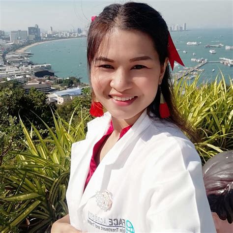 ครูณปภัช นวดหน้ายกกระชับ รับนวดหน้านอกสถานที่