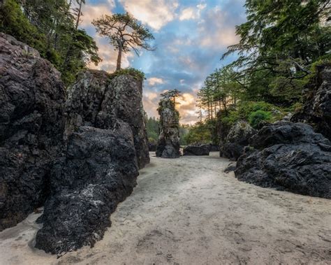 Premium Photo Beautiful Sea Stacks At Sunrise On San Josef Bay In