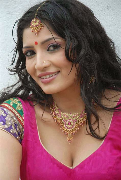 Actress Anitha Bhat Latest Sexy Cleavages And Navel Show Stills Cine