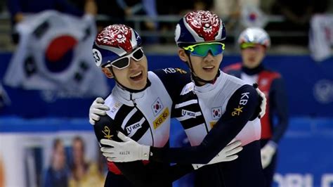 2022 23 Isu 핫클립 메달 확보하고 이준서 끌어안는 임용진 [월드컵 5차 남자 1500m] Sbs