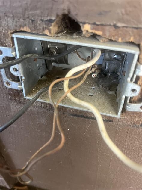 White Wire Broke Off Near Back Of Back Any Ideas For Connections Or Am