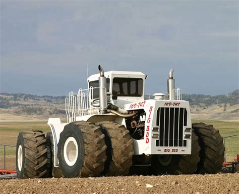 Big Bud 747 Með 8 Rása Segulbandstæki Bændablaðið