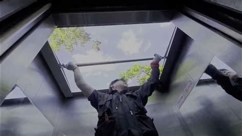 엘리베이터 천장 조명 인테리어 시공 현장 기존 20년 넘은 조명천장을 철거하고 스텐레스프레임스카이뷰led조명으로 교체 시공