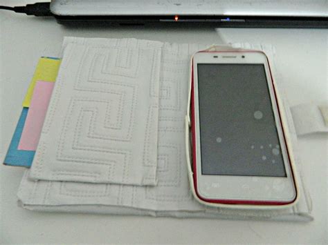 Una funda para tu celular muy fácil y con reciclaje Manualidades