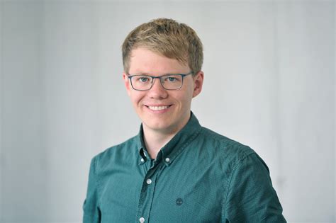 A Tutorial Introduction To Model Reduction For Port Hamiltonian Systems