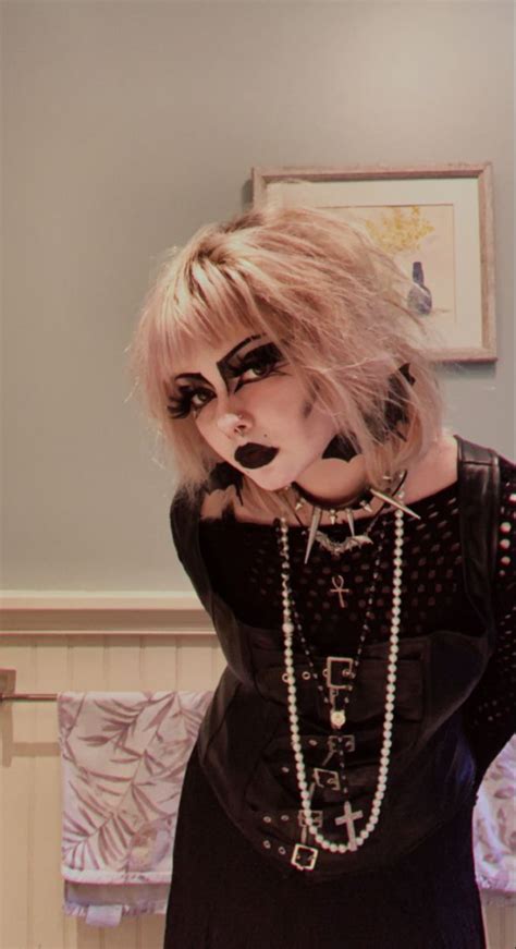 Pin By 𝕻𝖊𝖞𝖙𝖔𝖓 𝕶𝖆𝖙𝖍𝖗𝖞𝖓 On Fashion Inspo ੈ🕸‧₊˚ Blonde Goth Goth Hair