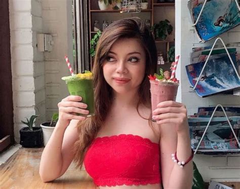 7 Potret Seksi Monna Frans Aspri Hotman Paris Yang Berwajah Bak Barbie Okezone Women