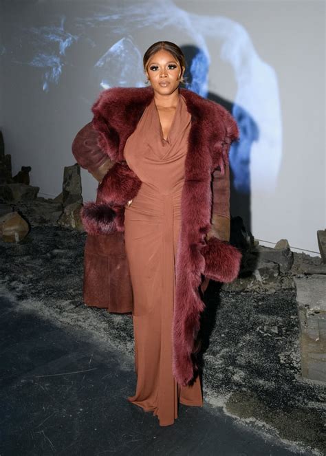 Halle Baileys Black Cutout Dress At De Beers Dinner Ps Fashion