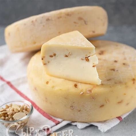 Качотта с орехами/250 грамм | cheese-beer