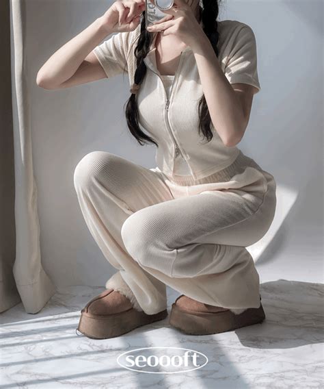 Set가격달달색감 투웨이 카라 골지 크롭 슬림핏 반팔 집업 와이드 일자 골지 밴딩 팬츠 셋업 트레이닝 세트 에이블리