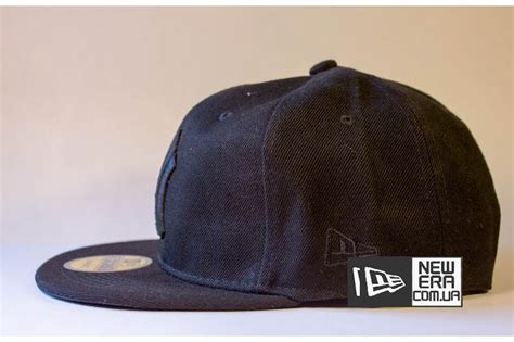 Бейсболка snapback New York Yankees черная с черным логотипом New Era ...