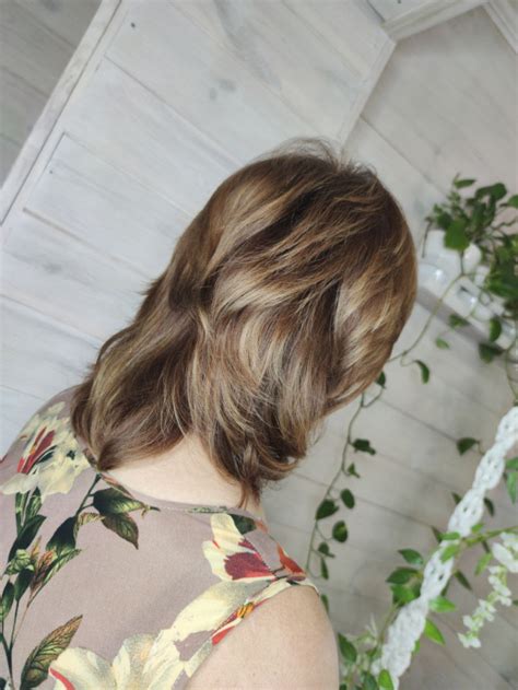 Стрижка на середнє волосся каскад 95 фото ідей 2025