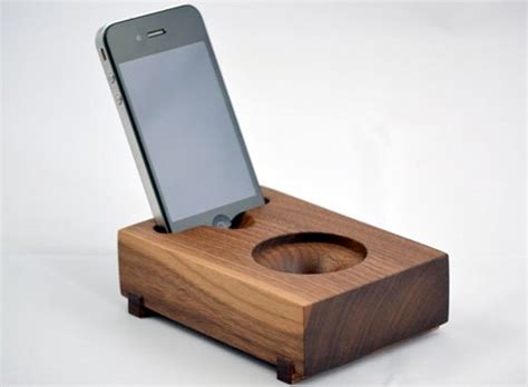A Cool IPhone Speaker Hold The Electricity Cool Mom Tech