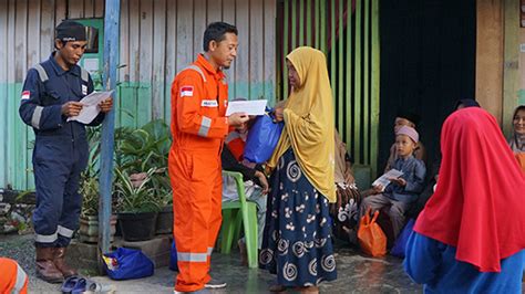 Bdi Baitussalam Salurkan Bantuan Kaum Dhuafa Di Sekitar Cpp Senoro Luwuk Times