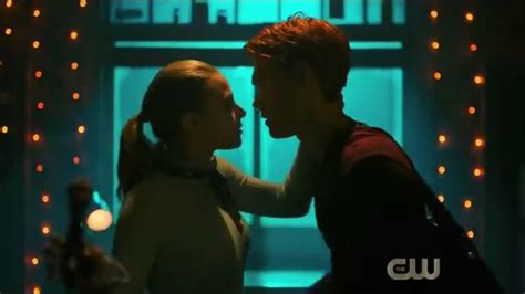 Riverdale Betty And Archie Kiss S04e17 Barchie Archie And Betty Riverdale Betty