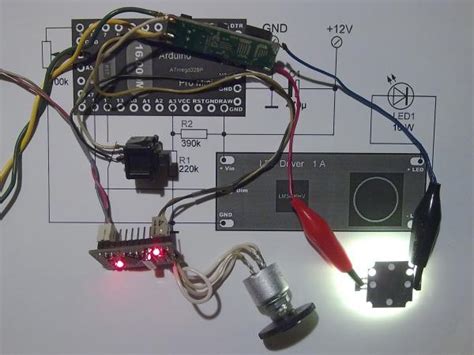Автономный светодиодный прожектор на Arduino