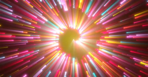 아름다운 비행 빛나는 마법 입자의 추상 나선형 터널은 어두운 배경에 여러 가지 빛깔의 보라색 에너지의 원을 보케합니다 추상적 인