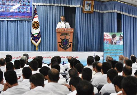 مراسم اعطای درجه با حضور امیر دریادار سیاری در رشت تصاویر تسنیم