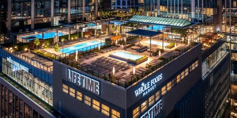 Best Rooftop Pools In Chicago For A Daycation 2025 Guide
