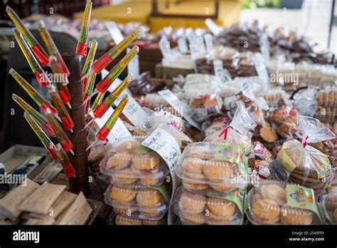 San Juan Puerto Rico February 25 2018 Dulces Tipicos A Street Vendor Selling Puerto Rican