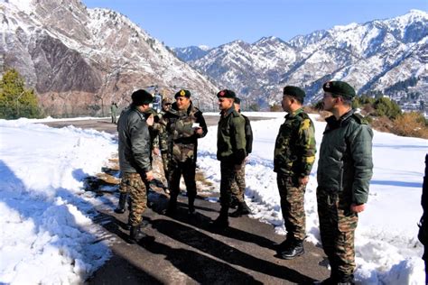 Lt Gen Navin Sachdeva Reviews Operational Preparedness In Poonch And