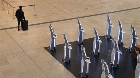 Стачките във Франция са източник на затруднения за авиокомпаниите Новини бг