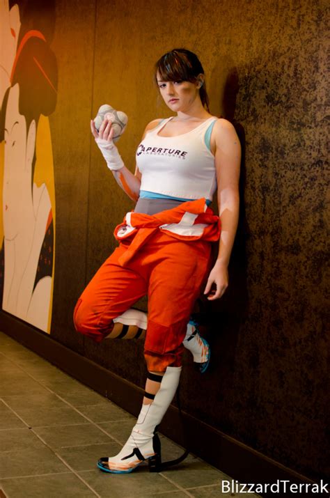 Portal 2 Chell Cosplay