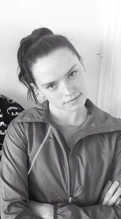 Daisy Ridley Tattoo Emilia Clarke Solo Star Wars Mary Elizabeth