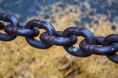Кузбассовец приковал 14-летнего сына цепью к батарее / VSE42.RU ...