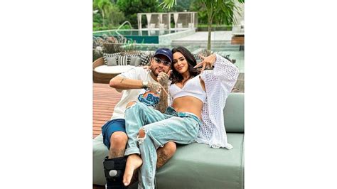 In Pics Neymars Girlfriend Bruna Announces Pregnancy Fans