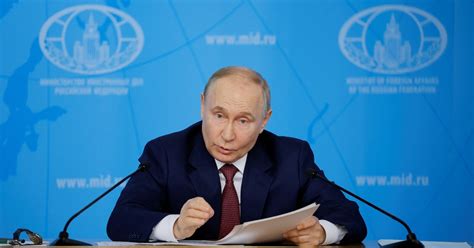 Putin Exacerba Las Tensiones Militares Y Amenaza A Occidente Nos Acercamos Al Punto De No