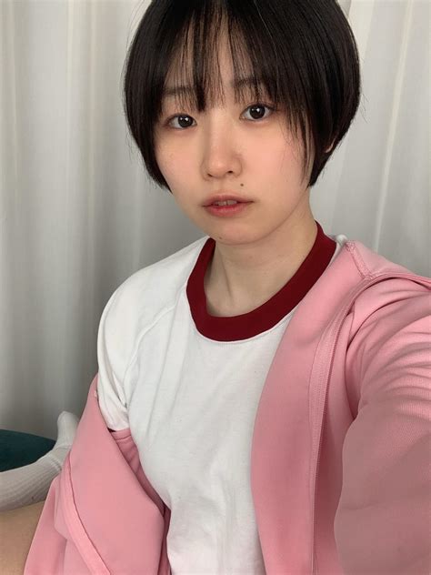 ω 自撮り女子