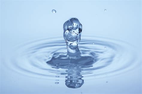 무료 이미지 하락 얼음 반사 푸른 똑똑 떨어지는 물방울 소리 닫다 동결 매크로 사진 식수 액체 방울 6000x4000 618569 무료 이미지