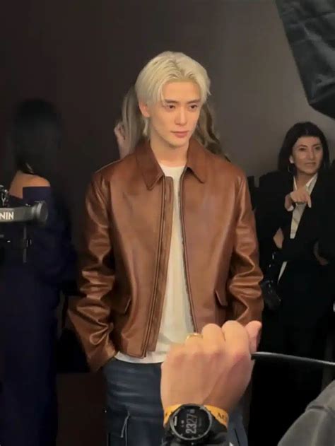 프라다 애프터파티 참석한 재현 팬플러스 커뮤니티